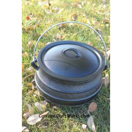 Flat Bottom Cast Iron Pot. 7-Qt. Cook Kettle